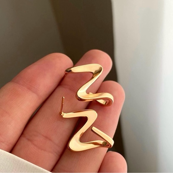 Sc Jewelry | Jewelry | Wavy Stud Earrings 8k Gold Plated Modern ...